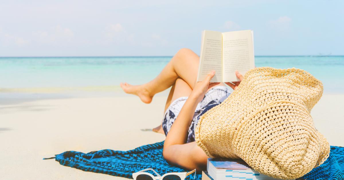 Summer reading: Βραβευμένα βιβλία που θα σου κάνουν παρέα στο νησί ...
