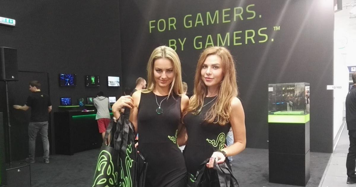 Razer booth στην IFA 2015: Τεχνολογία σε… sexy στιγμές!